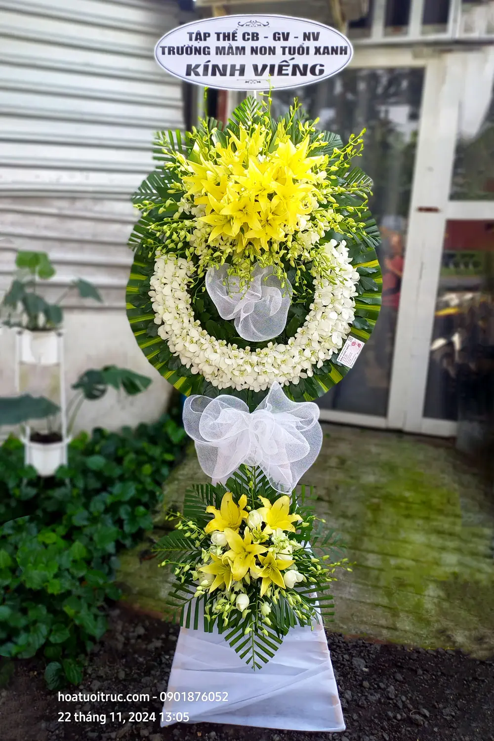 Vòng hoa chia buồn ly vàng giã biệt • Hoa viếng rẻ